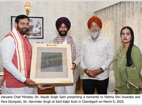 CM honours Padma Shri awardee Dr. Sant Ram Deswal and paralympic gold ...