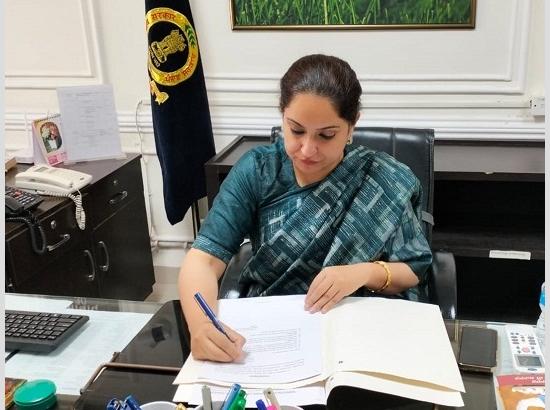 Amarpreet Kaur Sandhu assume charge as Deputy Commissioner of Fazilka - Babushahi.com